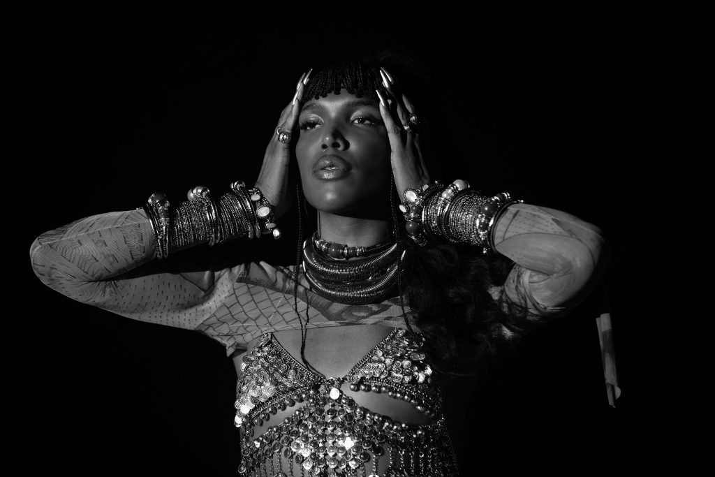 A bagagem cultural de Majur - ELLE Brasil