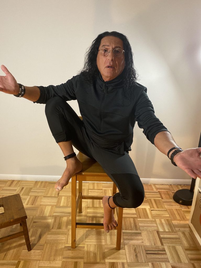 “A saída tem que ser a mulher”, diz Gerald Thomas - ELLE Brasil