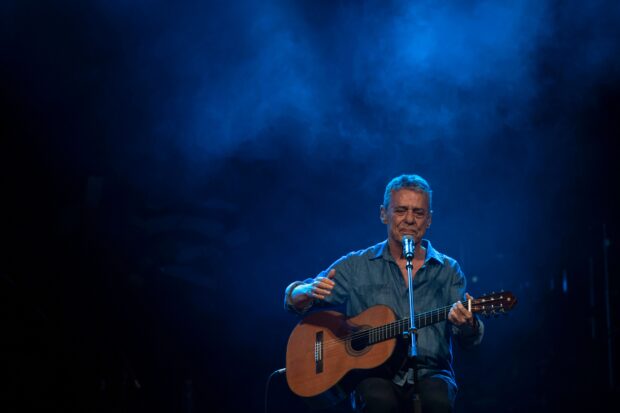 Chico Buarque completa 80 anos entre música, literatura, teatro, cinema ...