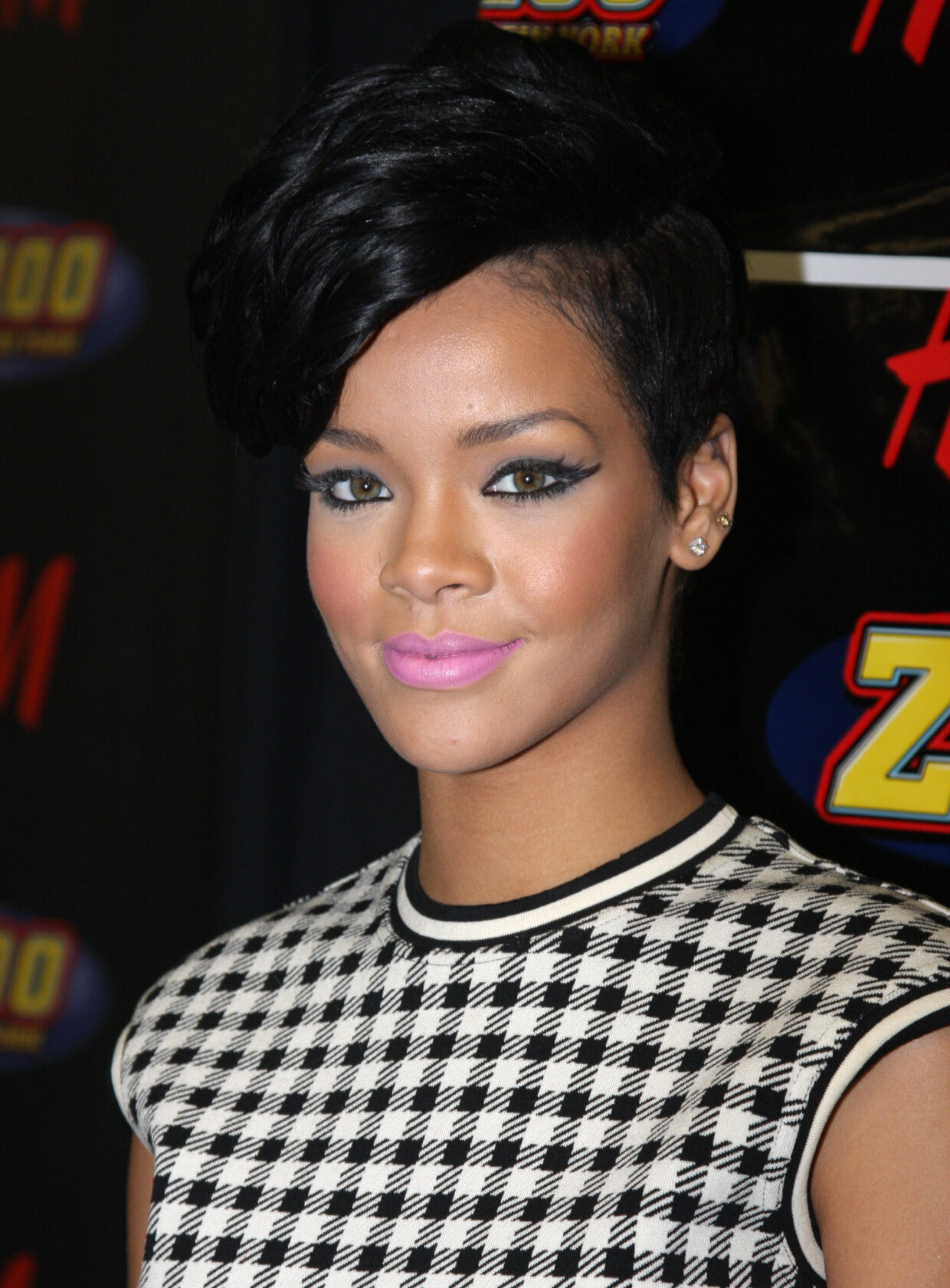 Batons nostálgicos que marcaram as últimas décadas - ELLE Brasil