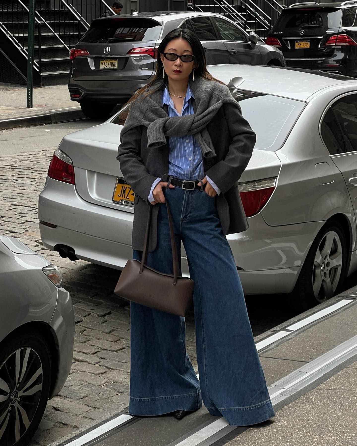 Como usar looks com calça jeans e blazer sem ficar blasé - ELLE Brasil